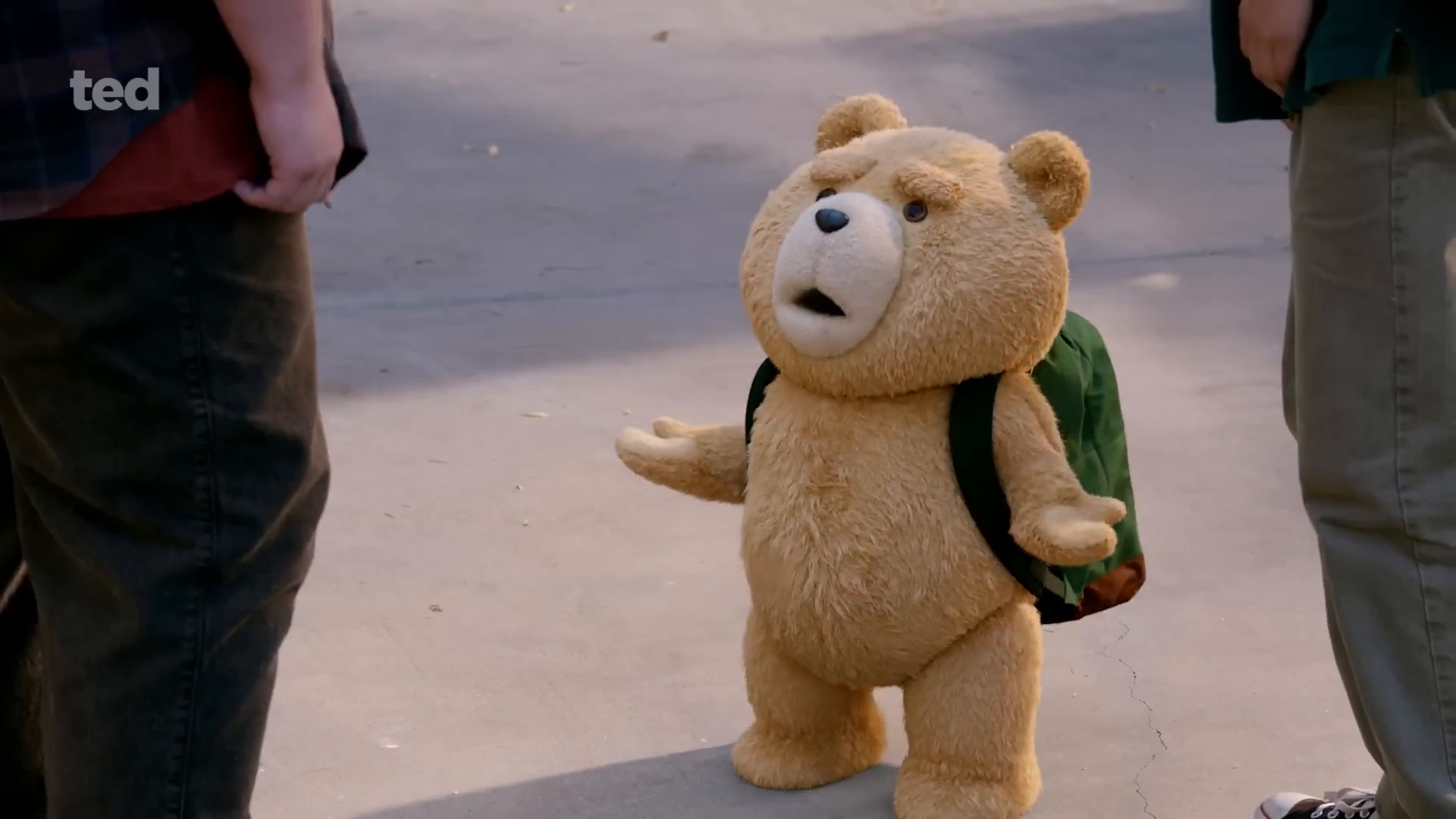 Ted 在他的新前傳預告片中看起來一如既往的狂野