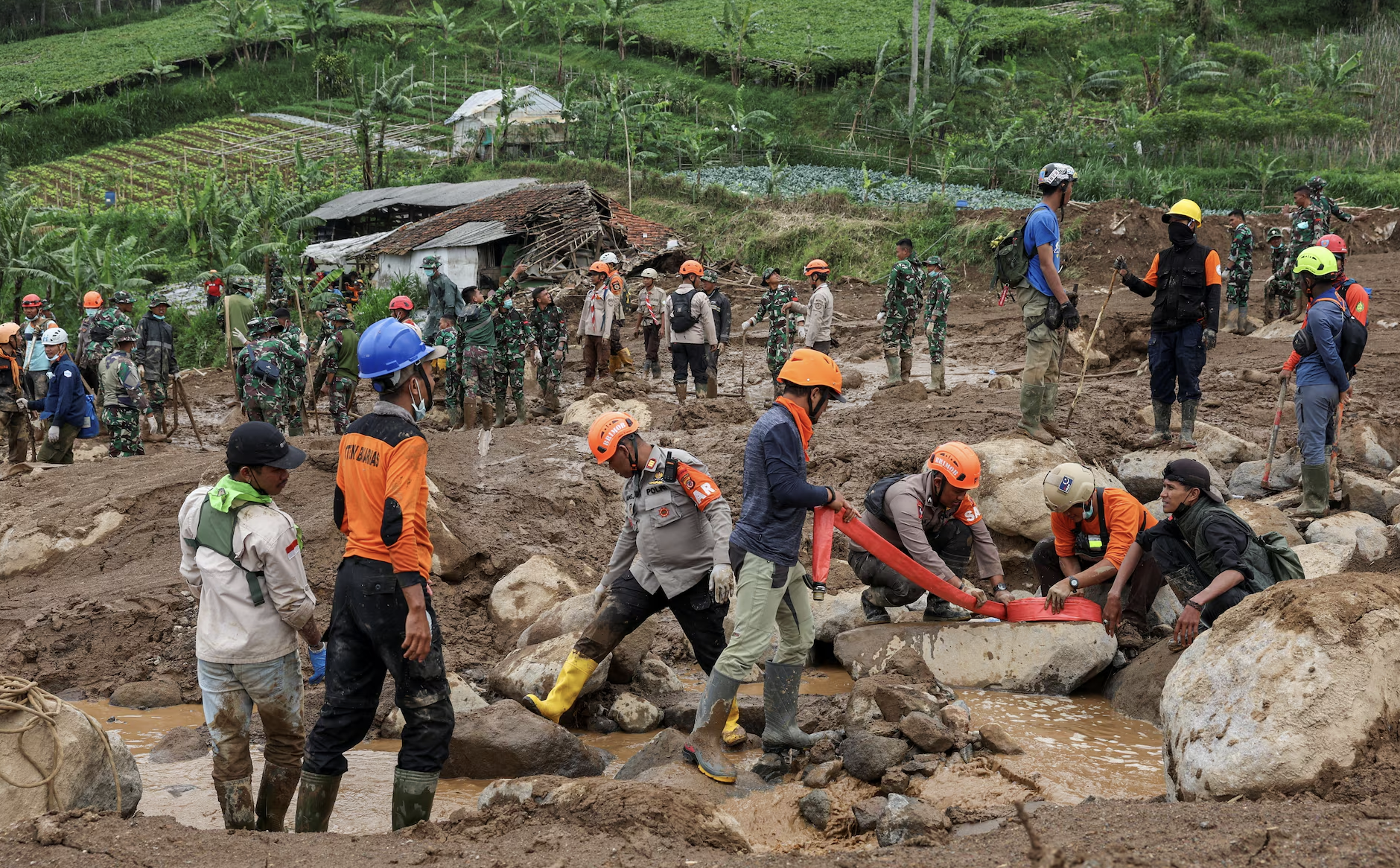 印尼確認西爪哇山崩後至少有23名士兵陣亡 - - Gamereactor