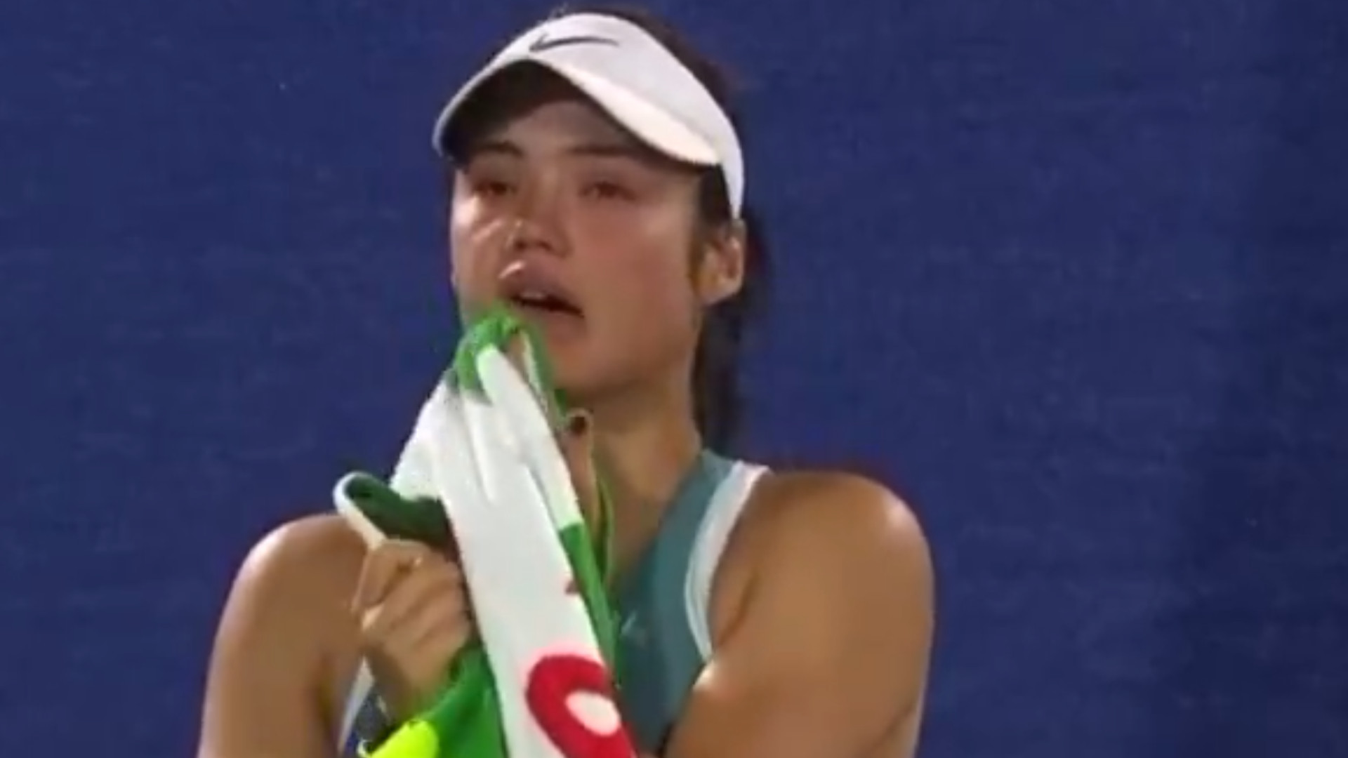 艾瑪·拉杜卡努 （Emma Raducanu） 在人群中發現一名跟蹤狂時淚流滿面 - - Gamereactor